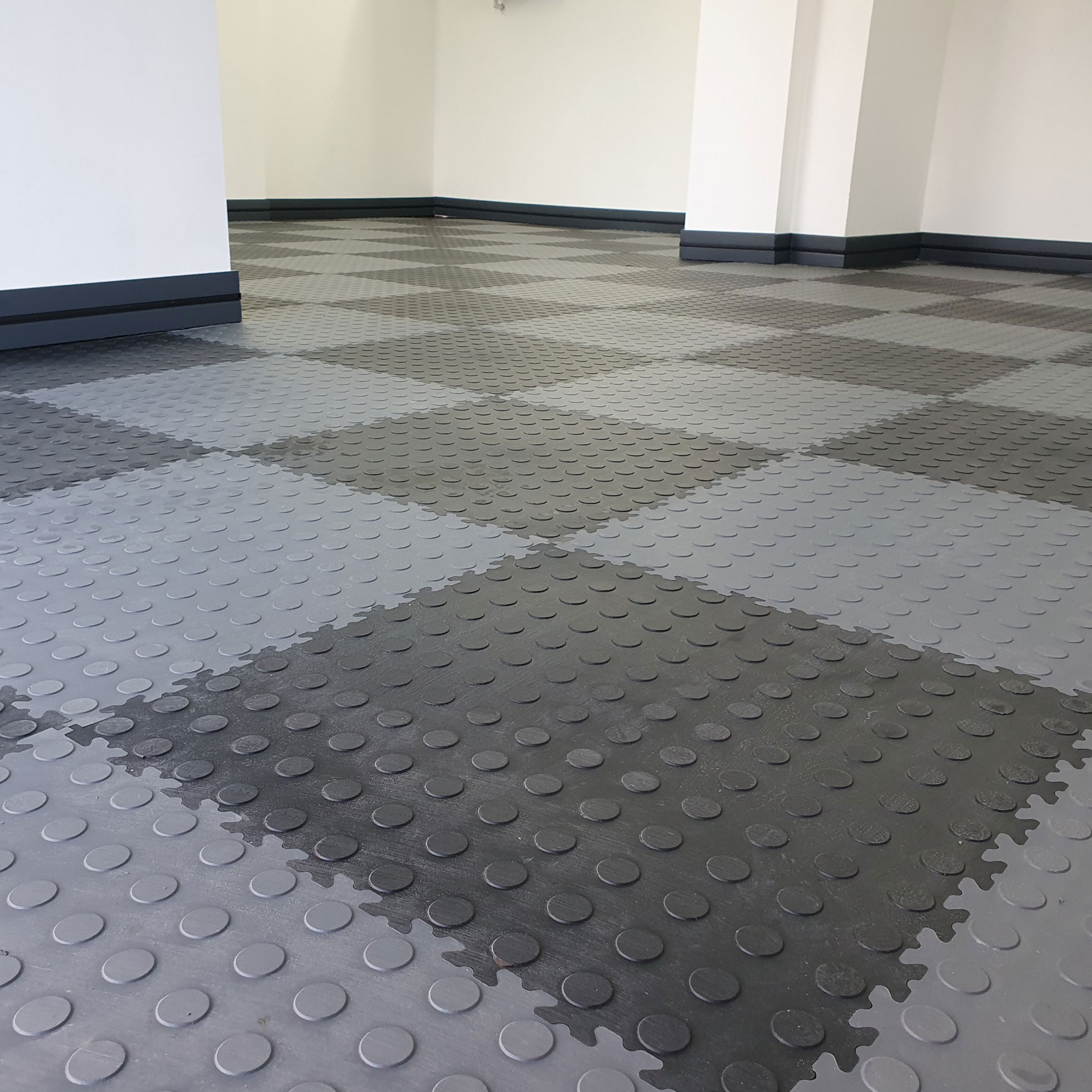 Garage Floor Tiles | MotoLock Light Grey Recycled | CoinTop
