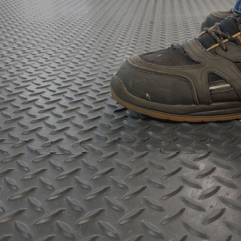 MotoMat Anti-Fatigue, Insulating, Interlocking Floor Tiles | Mototile